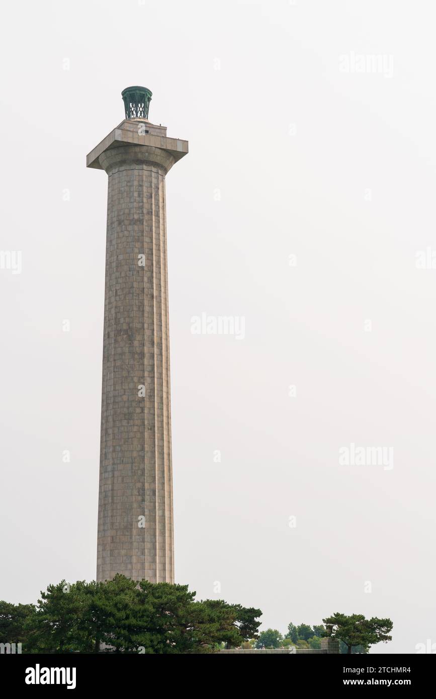 Obelisk of Perry's Victory & International Peace Memorial in Put-in-Bay ...