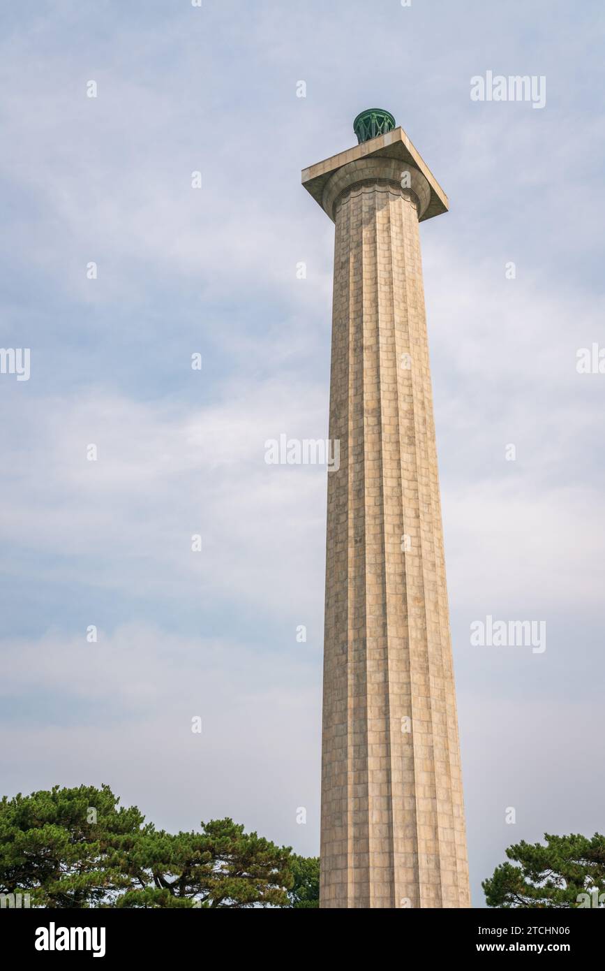 Obelisk of Perry's Victory & International Peace Memorial in Put-in-Bay ...