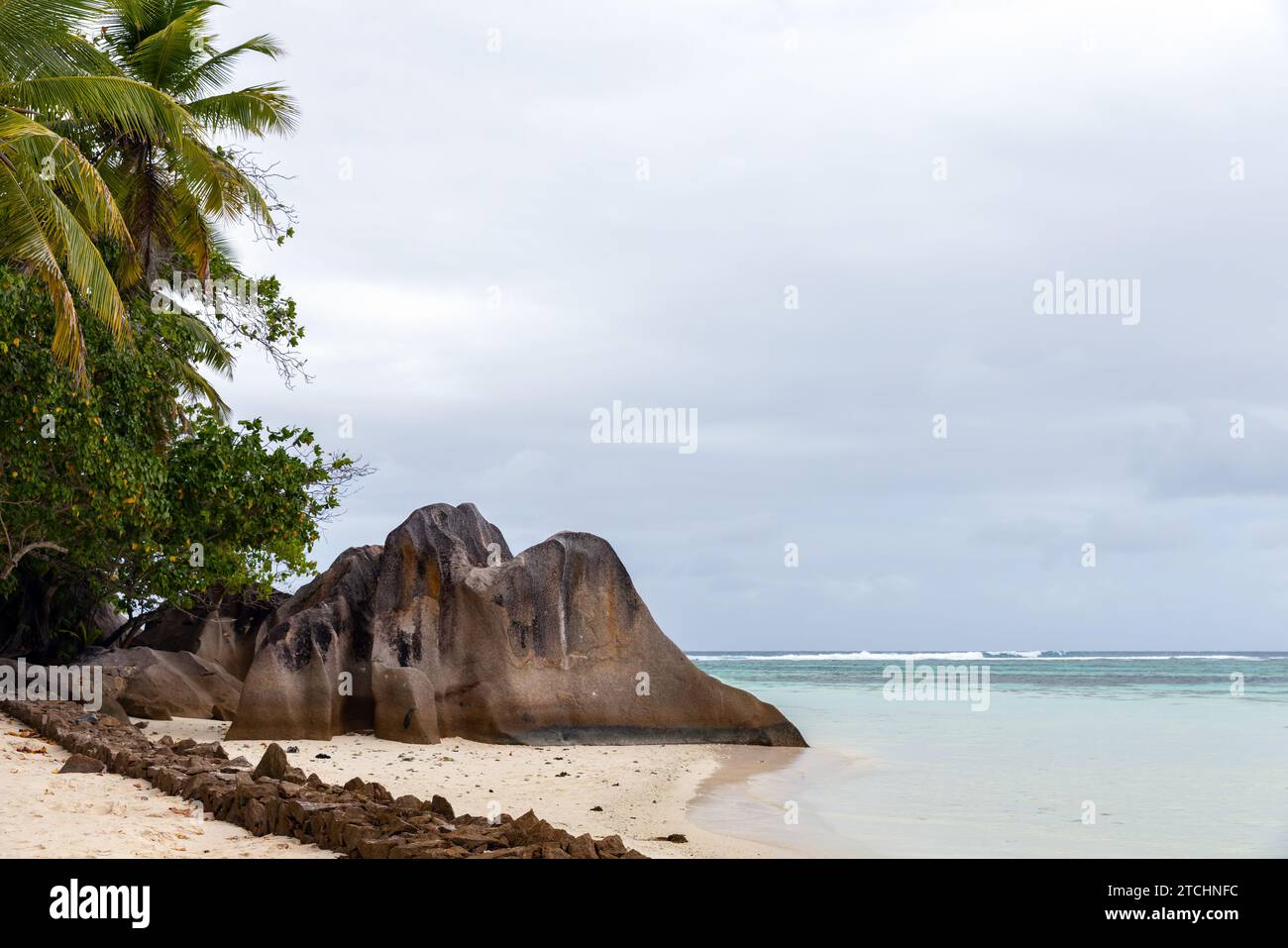 Granite rock palm trees seychelles hi-res stock photography and images ...