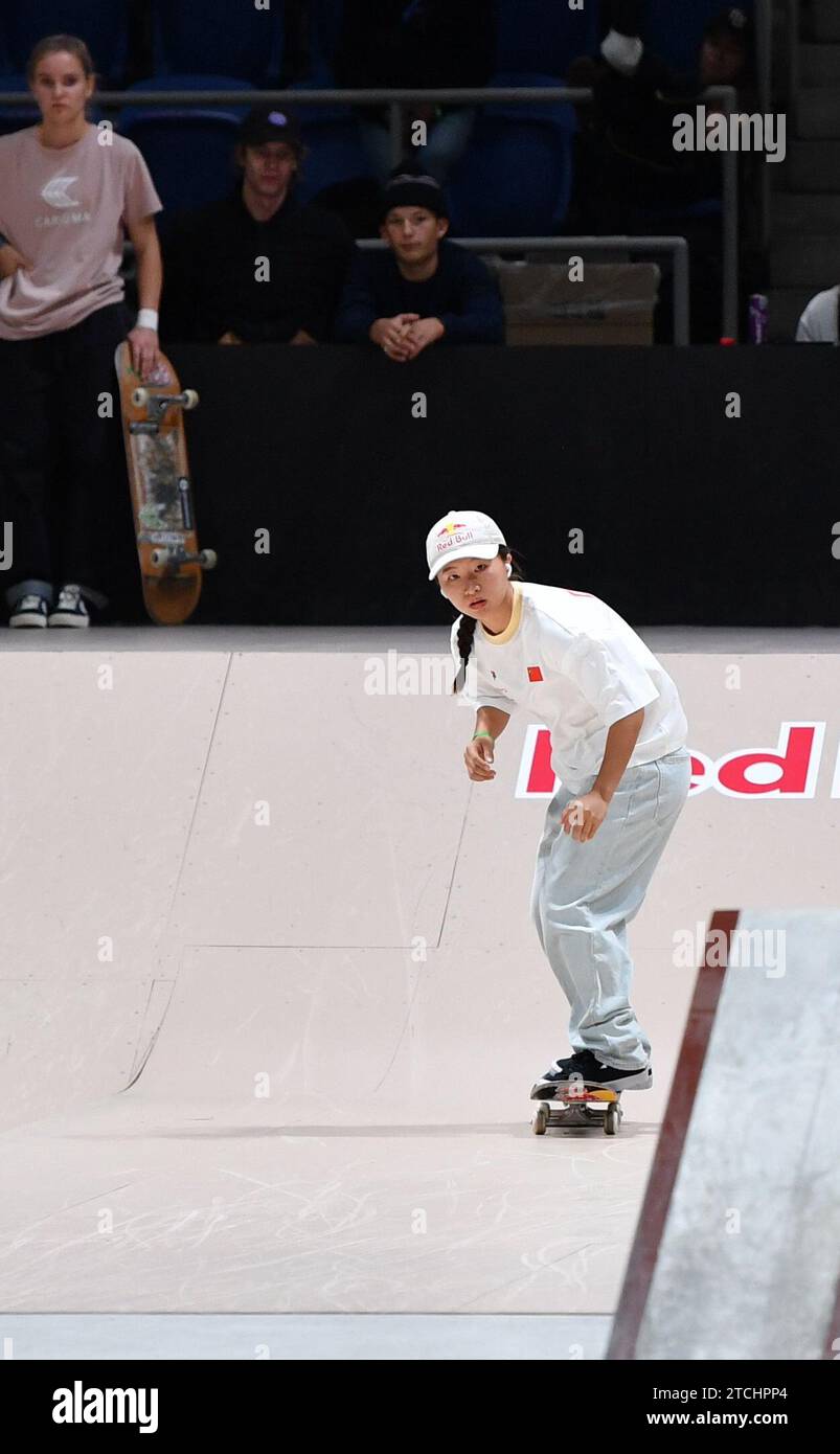 Wenhui zeng hi-res stock photography and images - Alamy