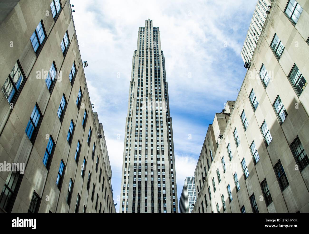 Shapes in buildings hi-res stock photography and images - Alamy