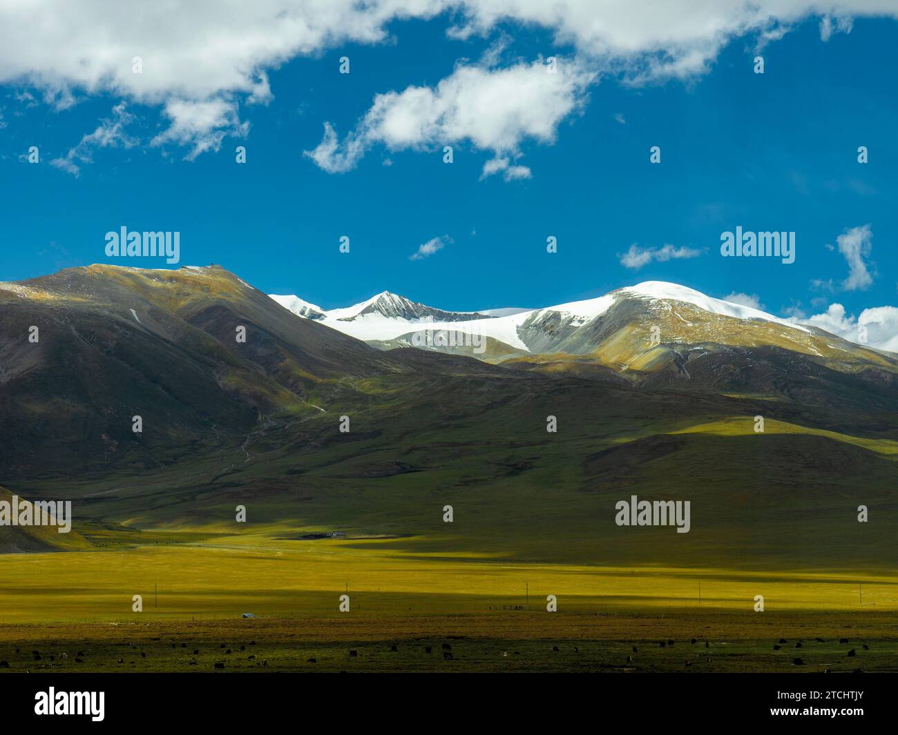 Mountain landscape in the highlands of Tibet along the Tibet railway ...