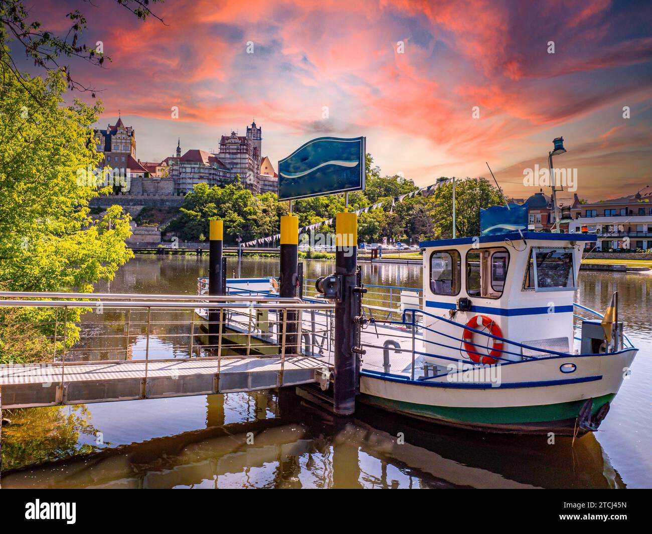View castle river saale hi-res stock photography and images - Alamy