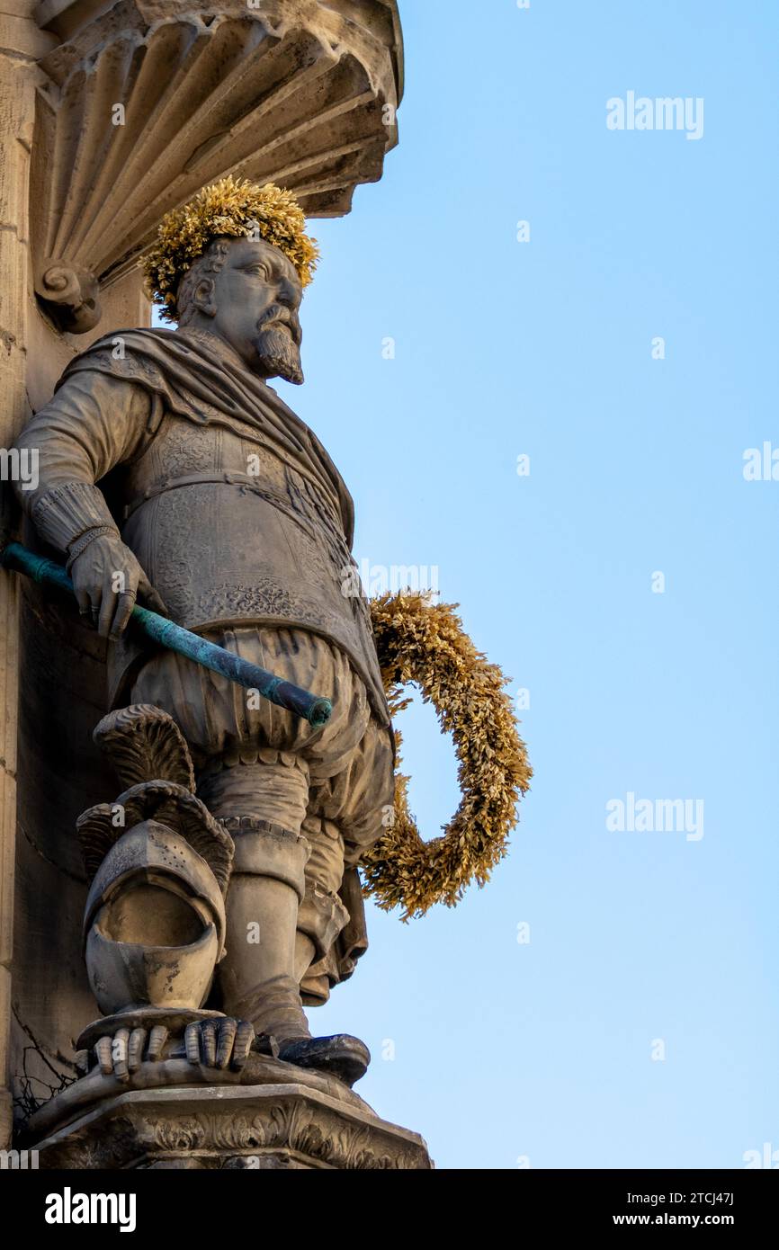Knight statue hi-res stock photography and images - Alamy