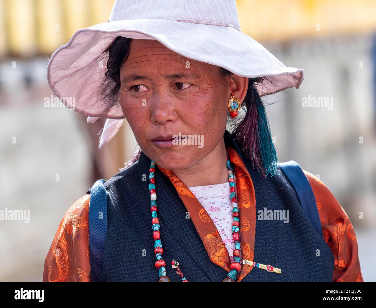 Tibetan female hi-res stock photography and images - Alamy