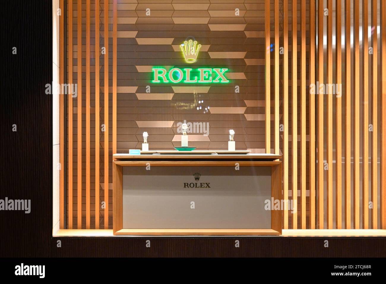 Shop window Rolex watches Stock Photo - Alamy