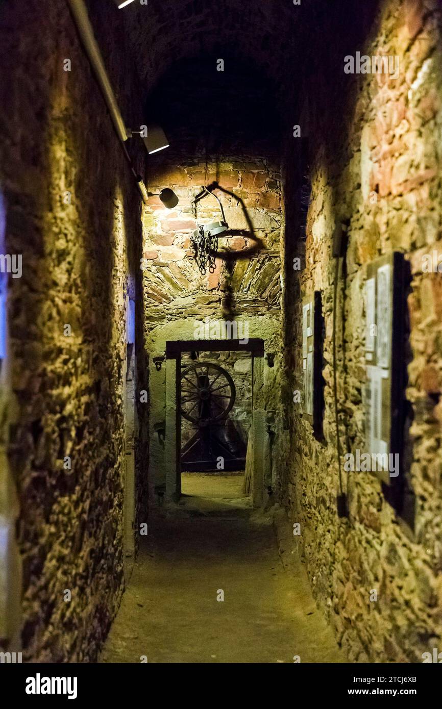 Dungeon chamber hi-res stock photography and images - Alamy