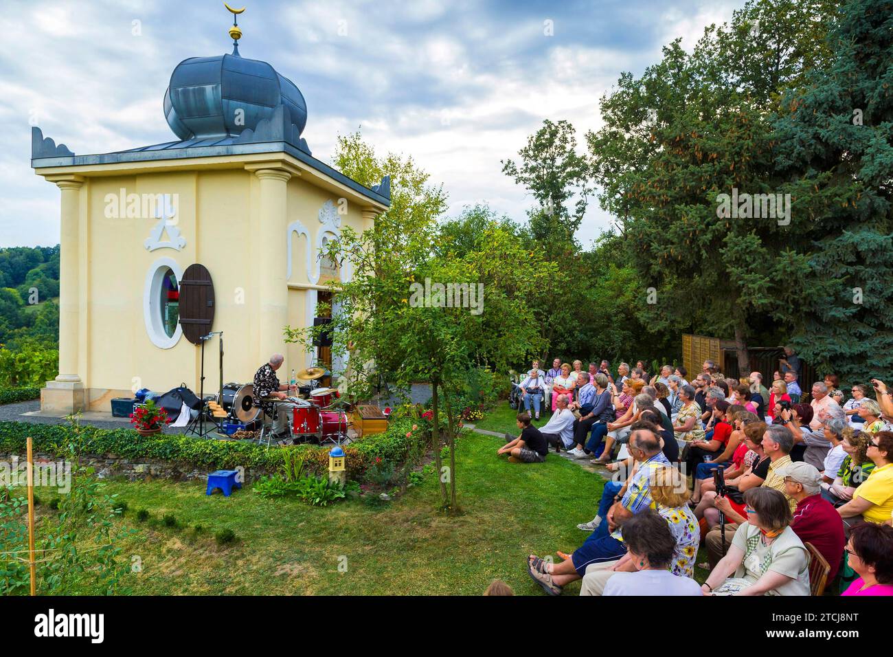 Maxen Blue House Mosque Stock Photo - Alamy