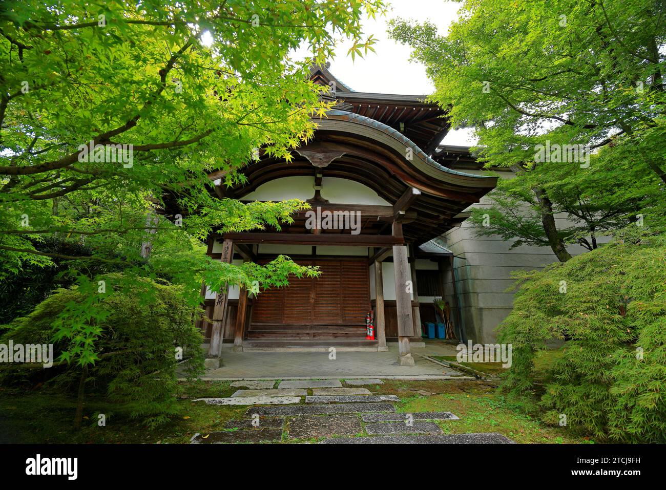 Eikan-do Temple, a major Buddhist temple with ancient art and Zen ...