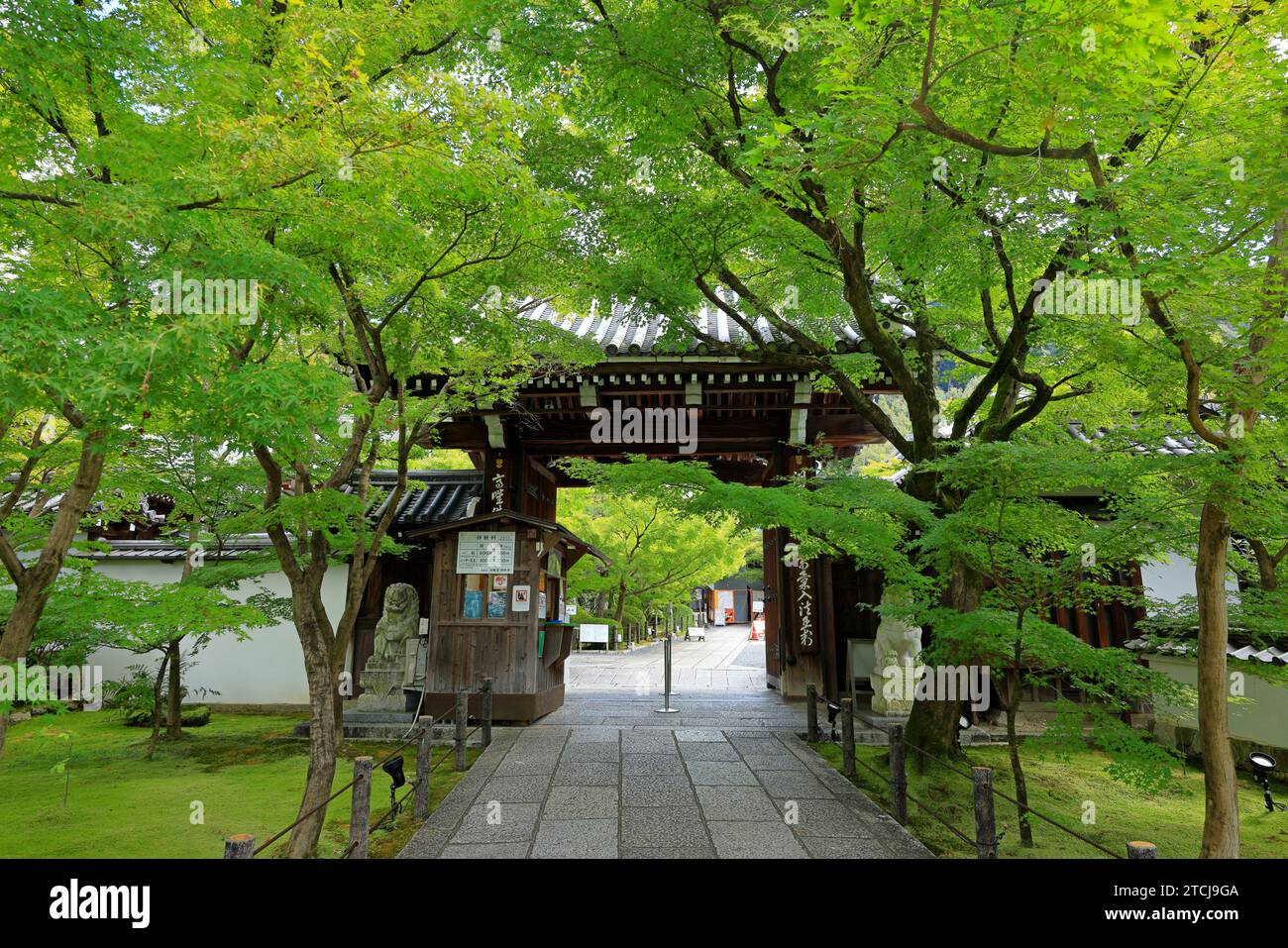 Eikan-do Temple, a major Buddhist temple with ancient art and Zen ...