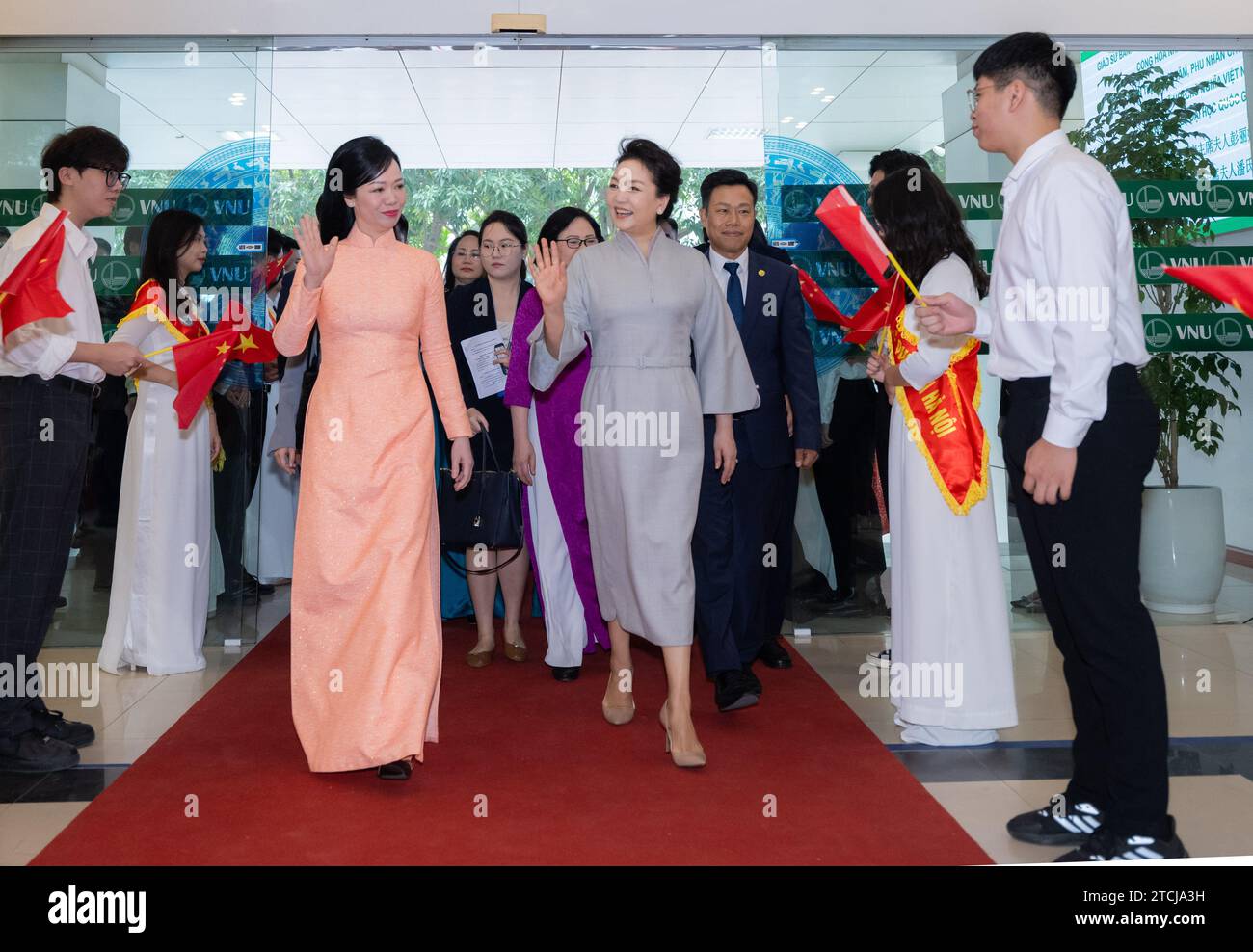 Thanh phan hi-res stock photography and images - Alamy