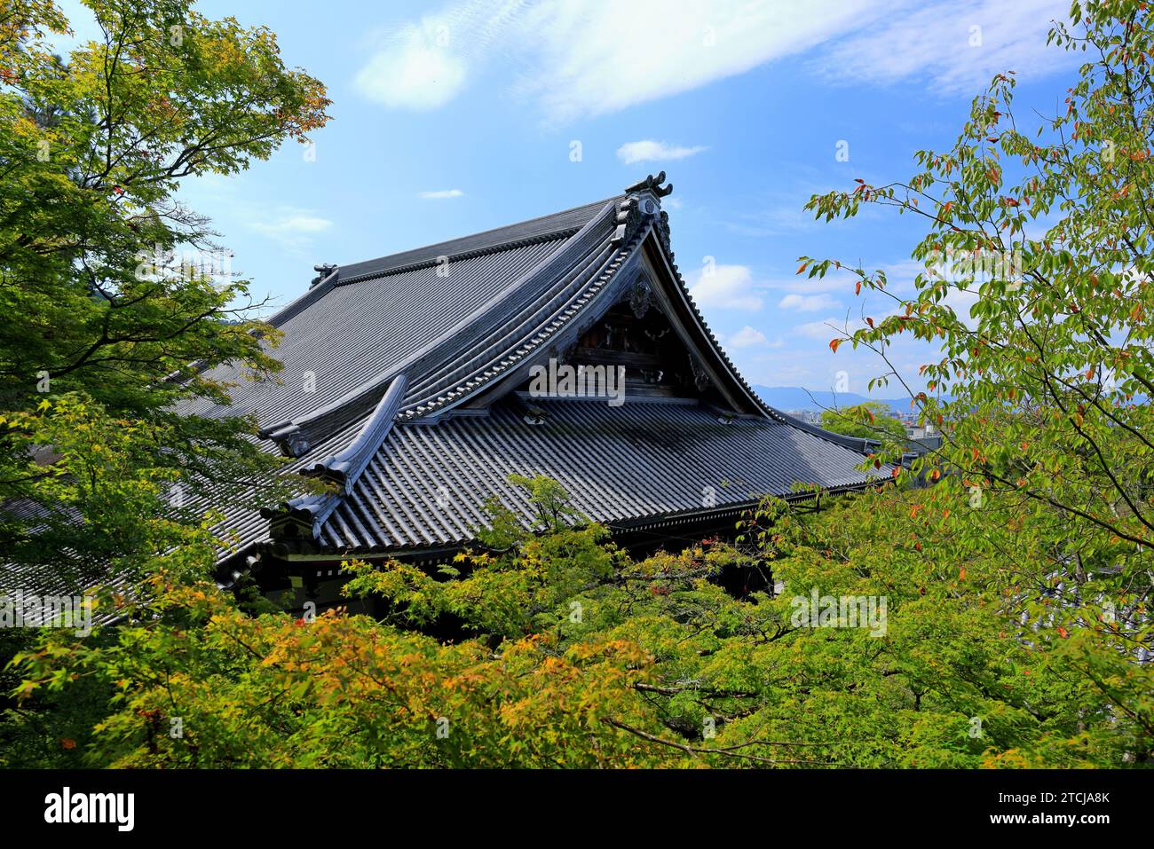 Eikan-do Temple, a major Buddhist temple with ancient art and Zen ...
