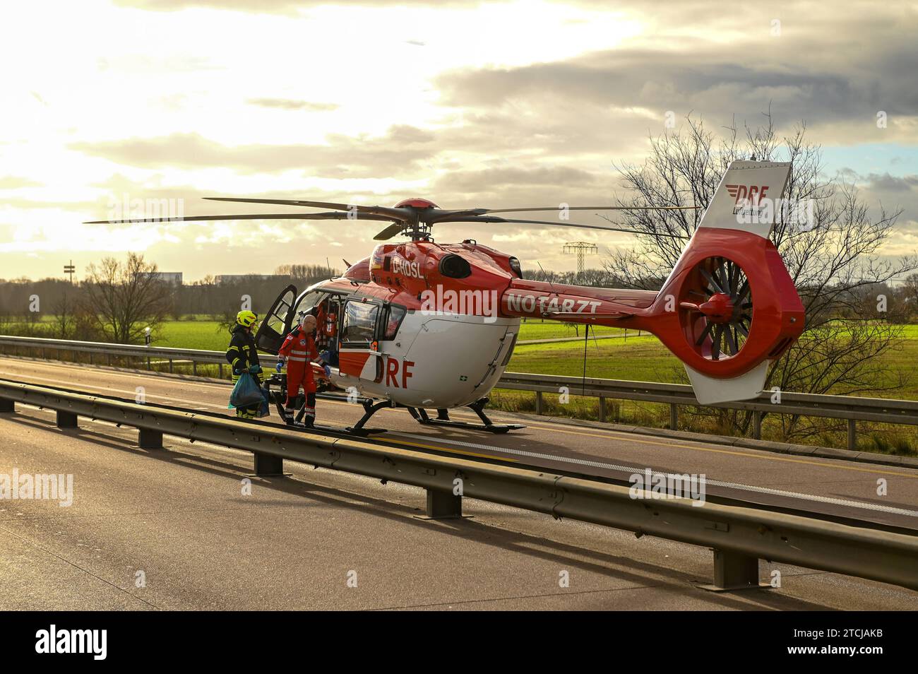 Unfall mit rettungsdienst hi-res stock photography and images - Alamy