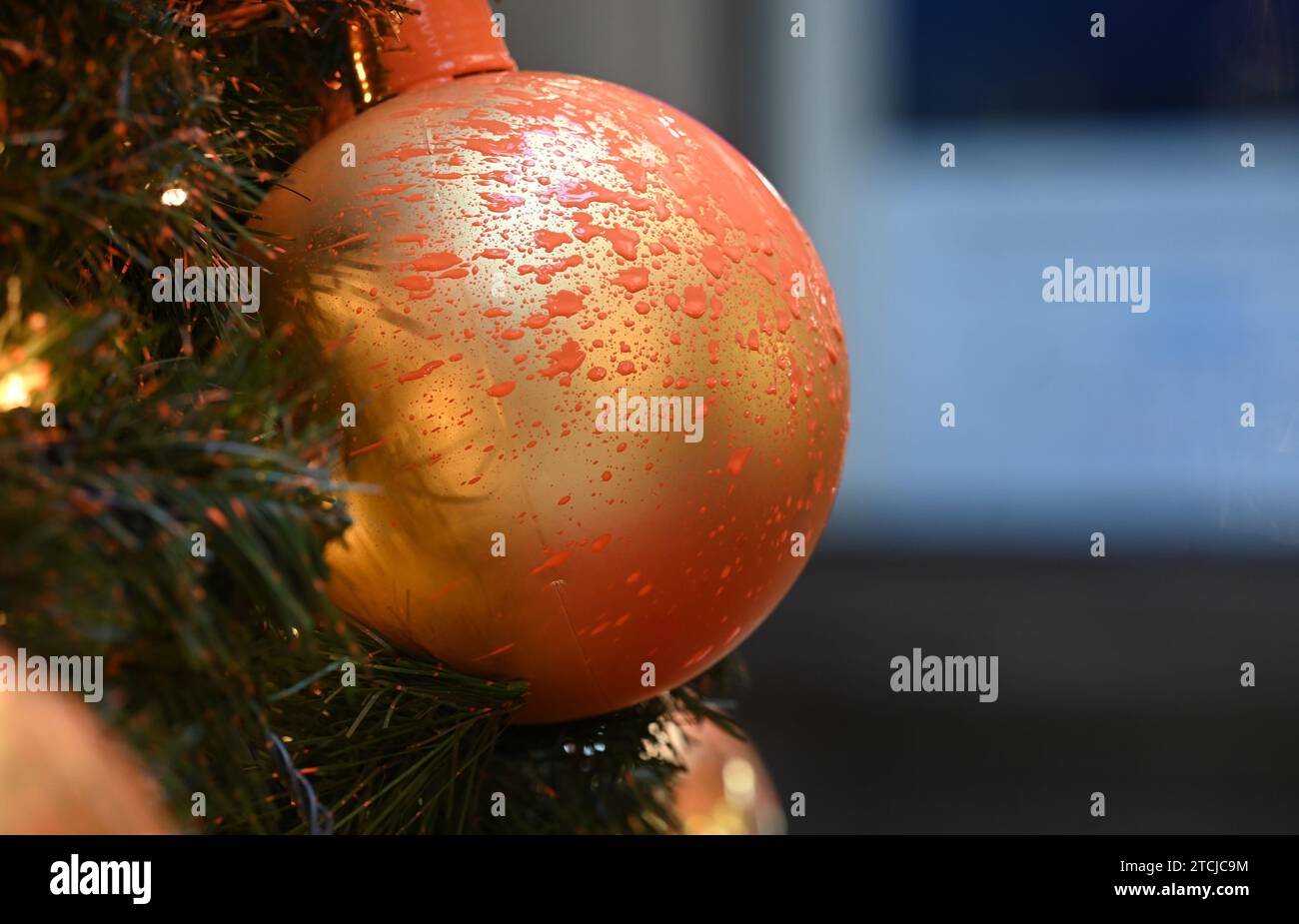 Leipzig, Germany. 13th Dec, 2023. A Christmas bauble sprayed with paint ...