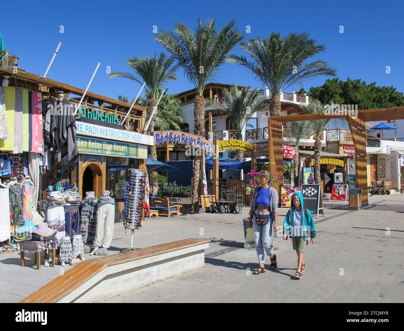 Straßenszene, Touristen, Geschäfte, Fußgängerzone, El Masbat Street ...