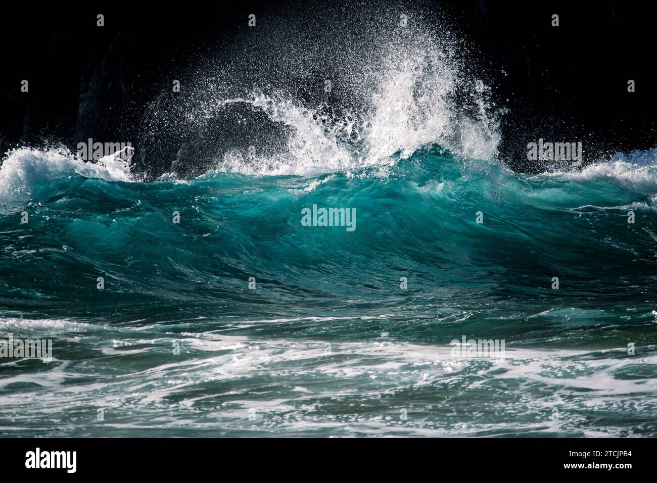 Surf breaking against the shore hi-res stock photography and images - Alamy