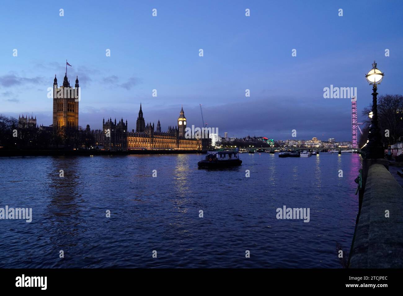 Palace of Westminster and the River Thames Stock Photo - Alamy