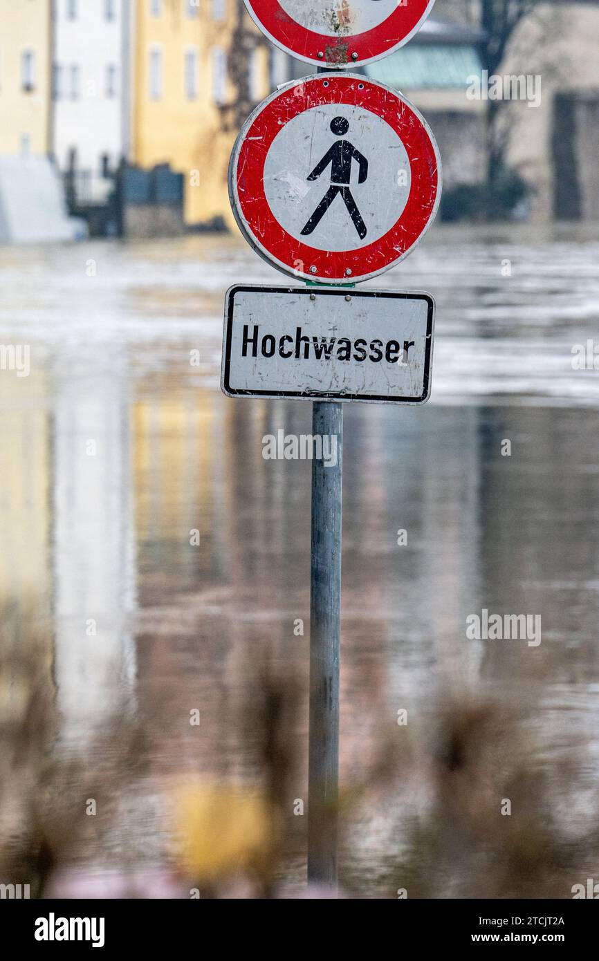 Passau, Germany. 13th Dec, 2023. A sign warns of flooding on the Inn ...