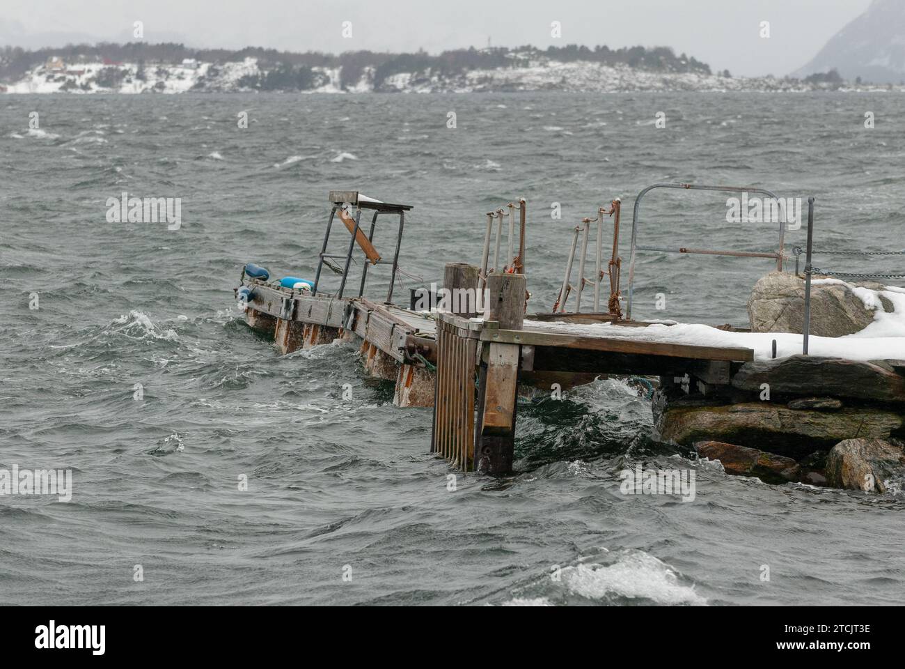 A floating jetty in rough seas Stock Photo - Alamy