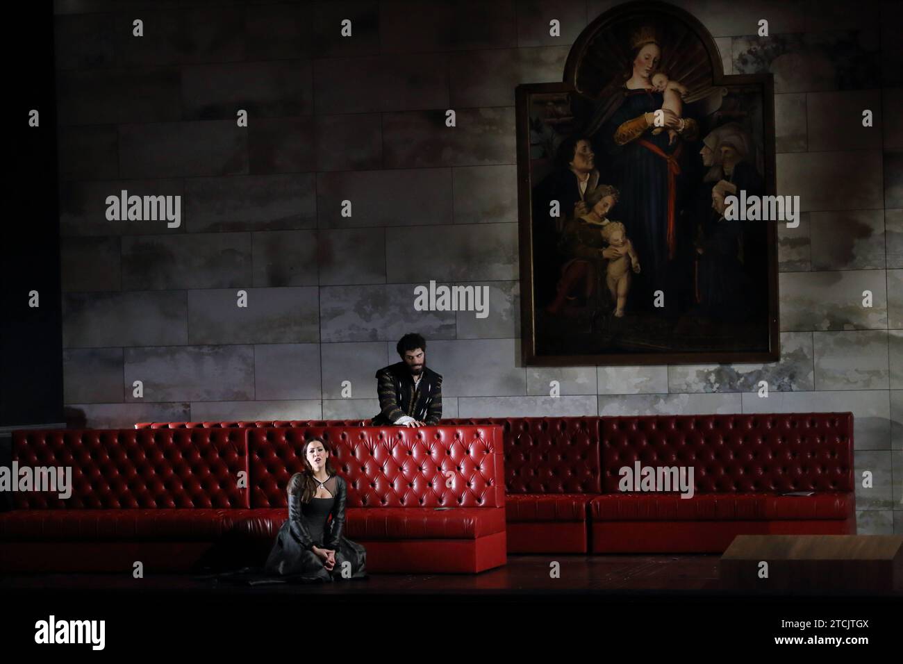 Federica Lombardi als Anna Bolena und Riccardo Fassi als Enrico VIII ...