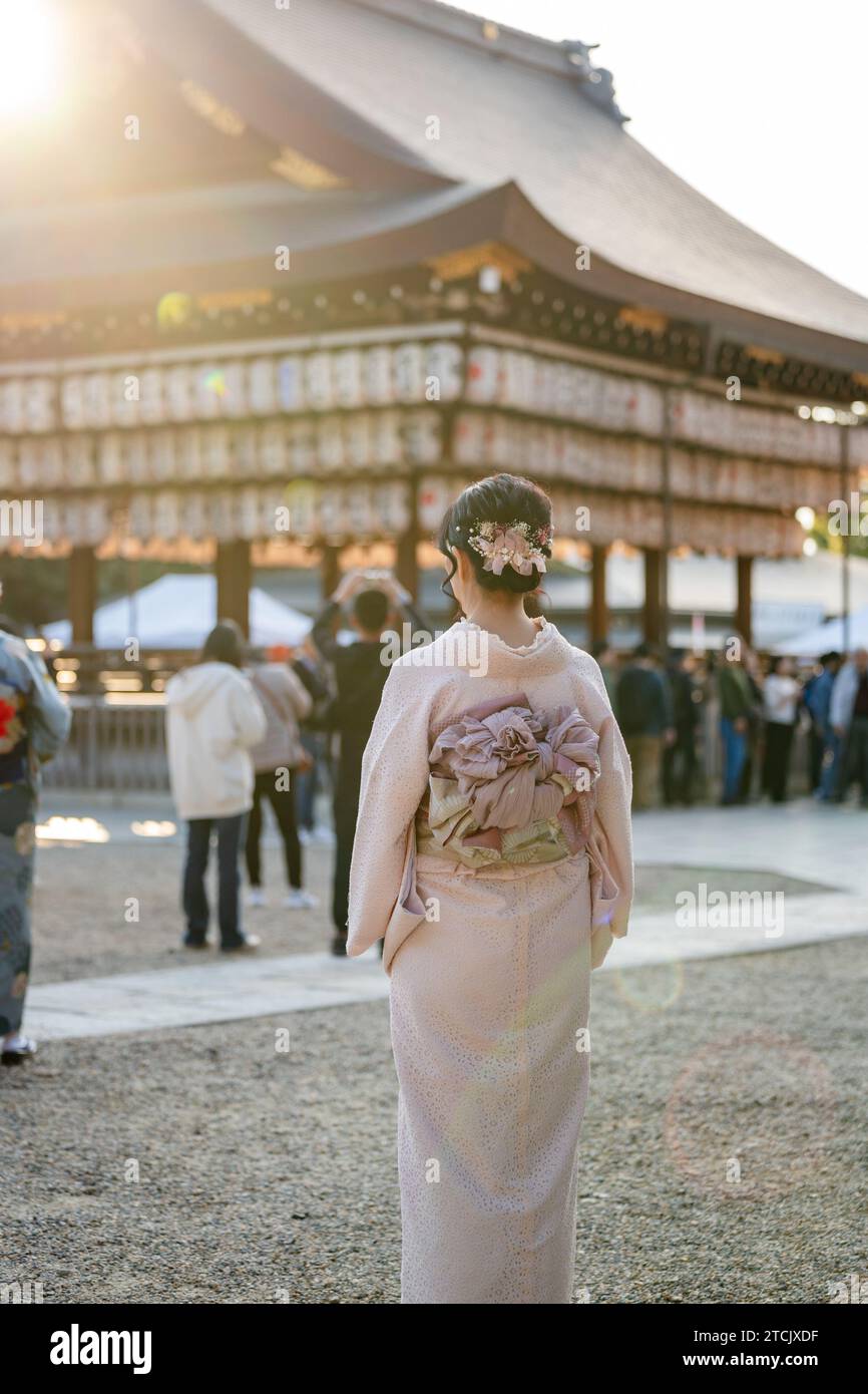Japanese Kimono Portrait back view photography. Kyoto, Japan. Japanese ...