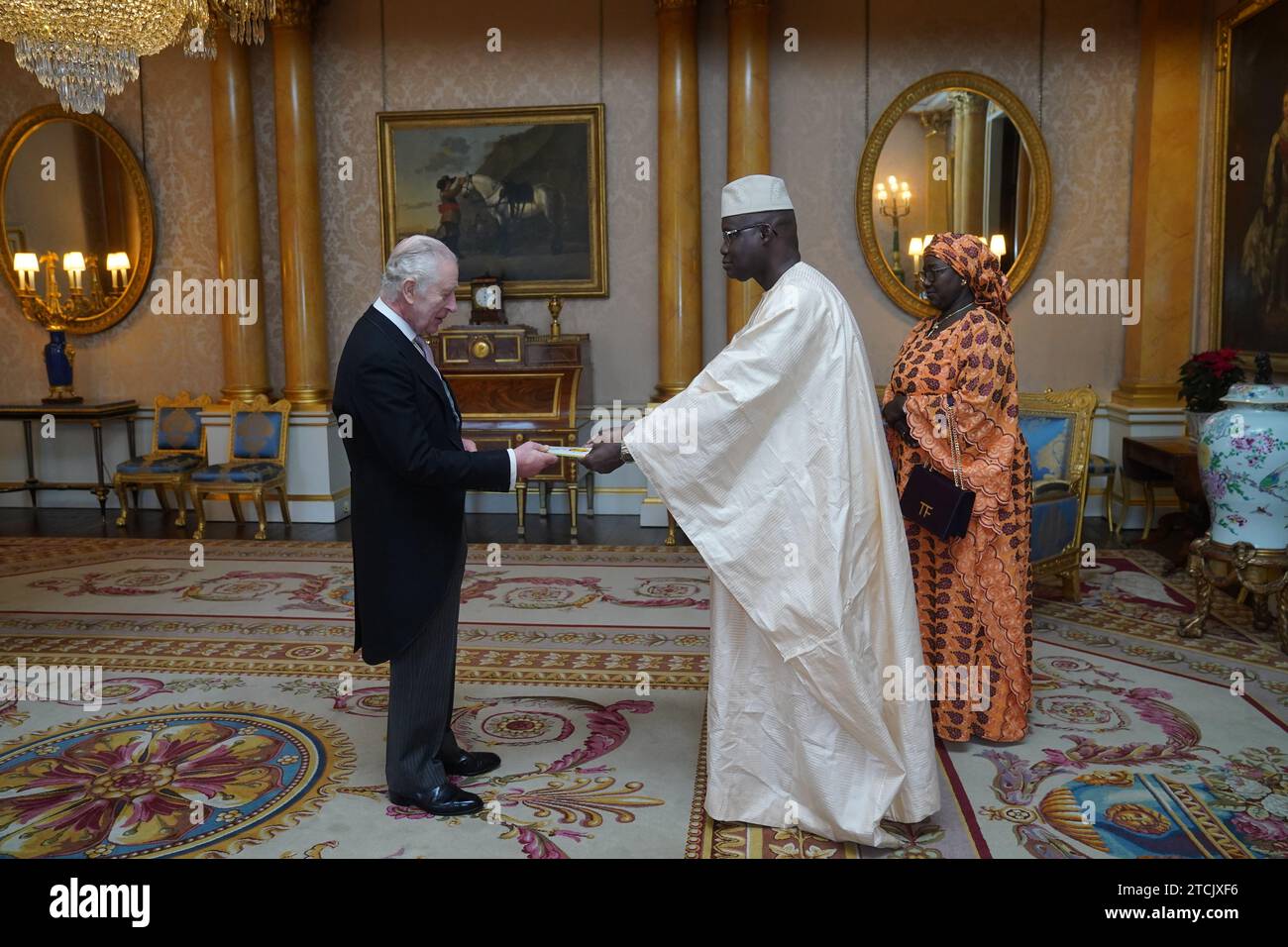 The Ambassador of Senegal, General Cheikh Wade, presents his ...