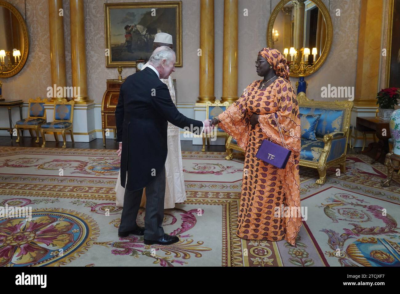 The Ambassador of Senegal, General Cheikh Wade, presents his ...