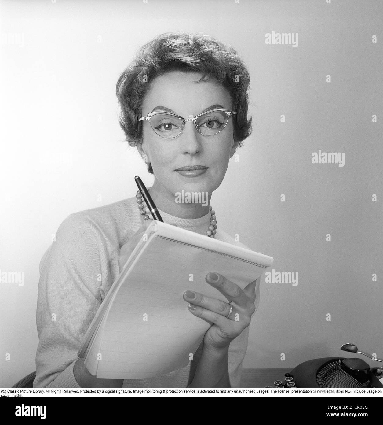 Typewriter 1950s hi-res stock photography and images - Alamy