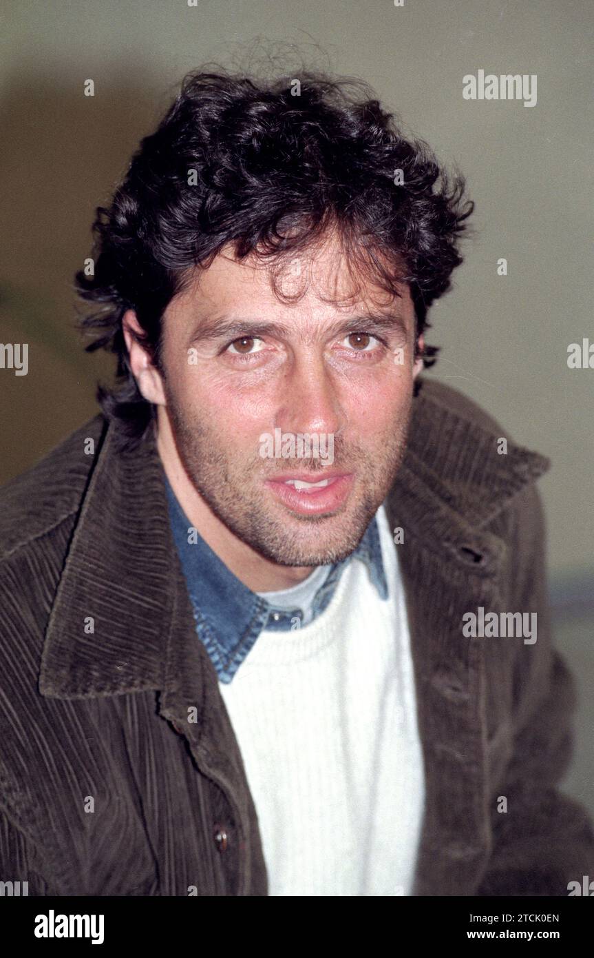 Luca barbarossa cantante italiano hi-res stock photography and images ...