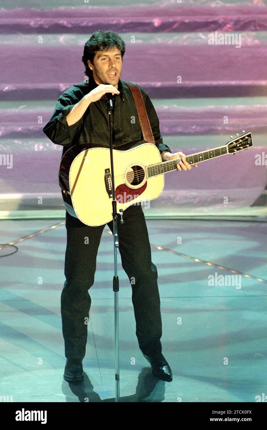 Luca barbarossa sanremo festival hi-res stock photography and images ...