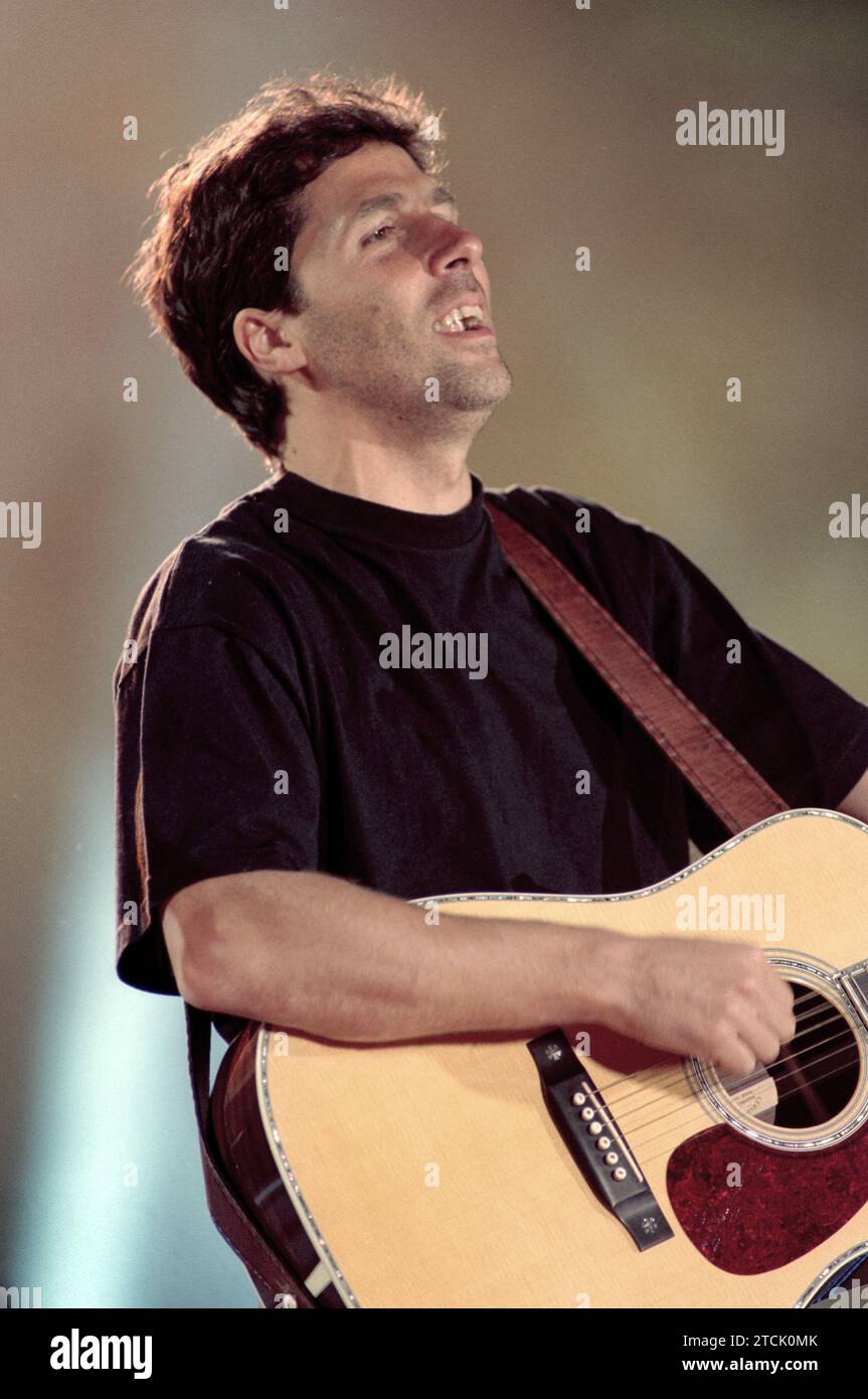 Luca barbarossa festivalbar 1999 hi-res stock photography and images ...