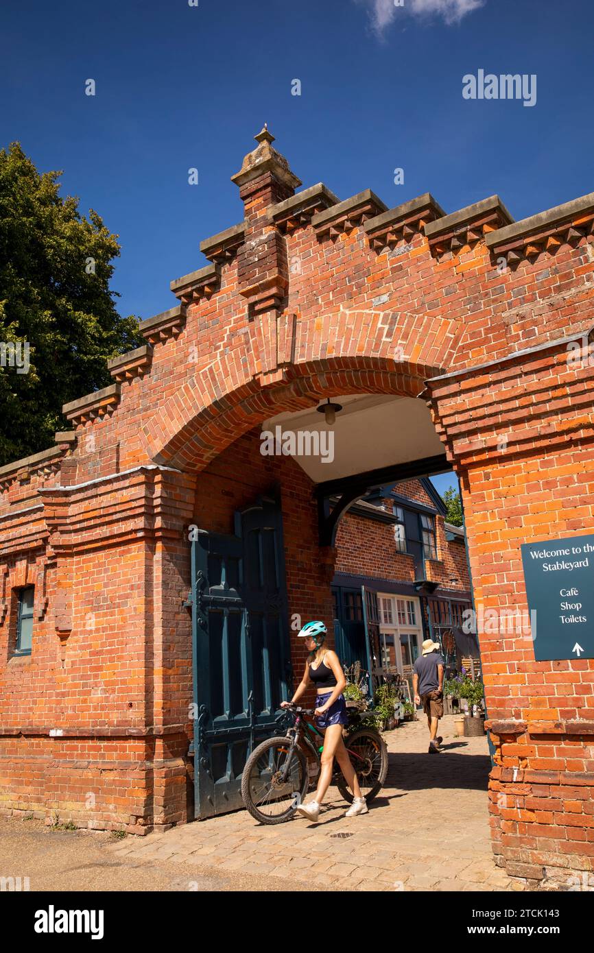 Manor house stables hi-res stock photography and images - Alamy