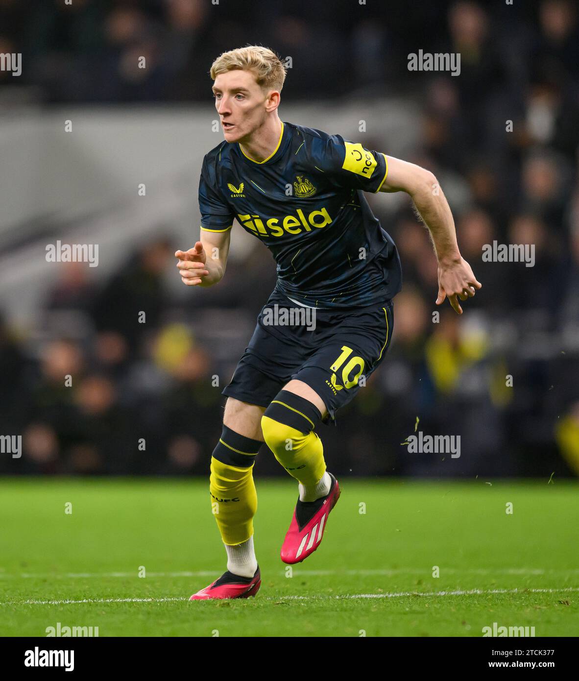 Anthony gordon of newcastle united hi-res stock photography and images ...