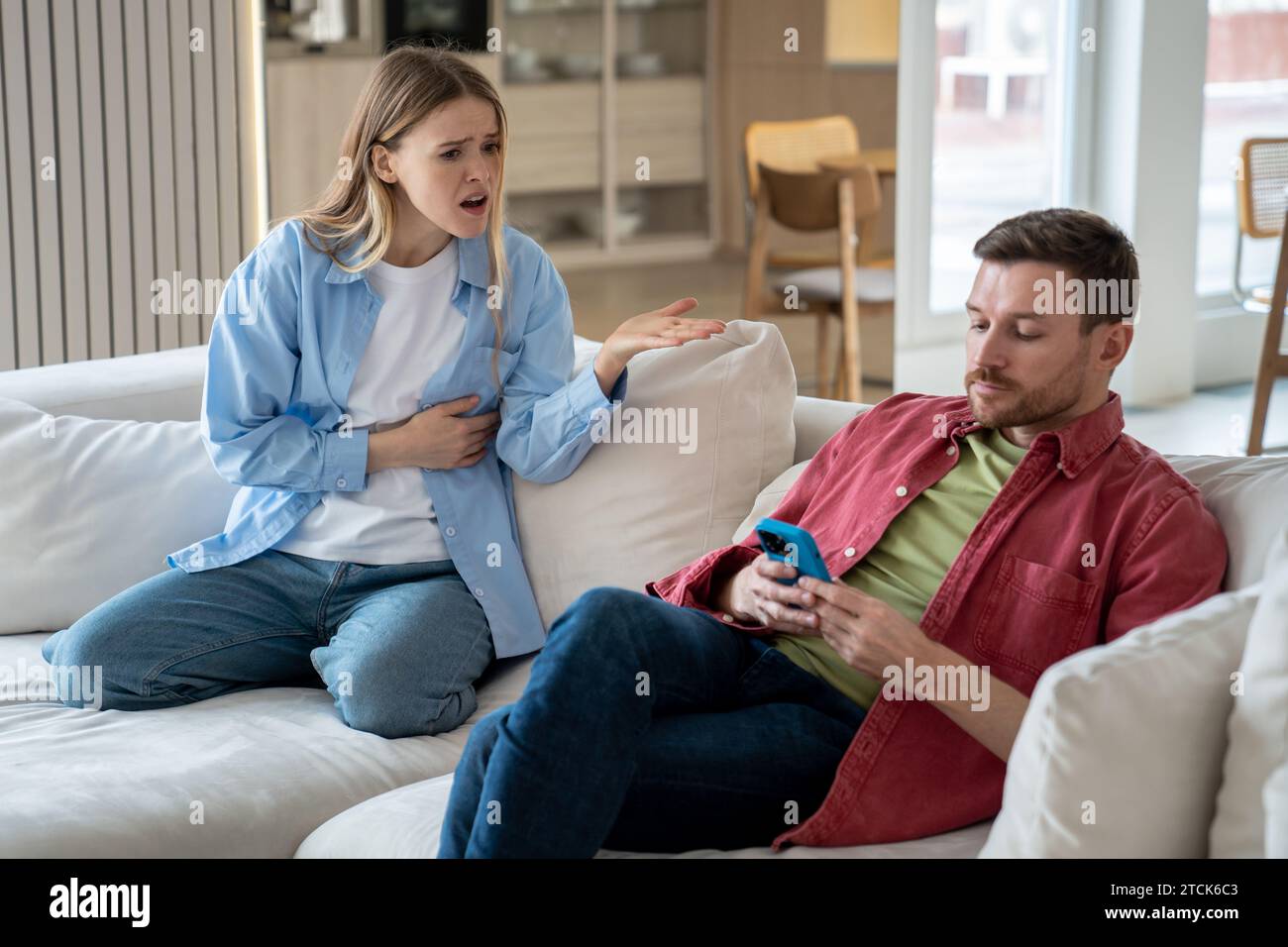 Ignore family in internet hi-res stock photography and images - Alamy