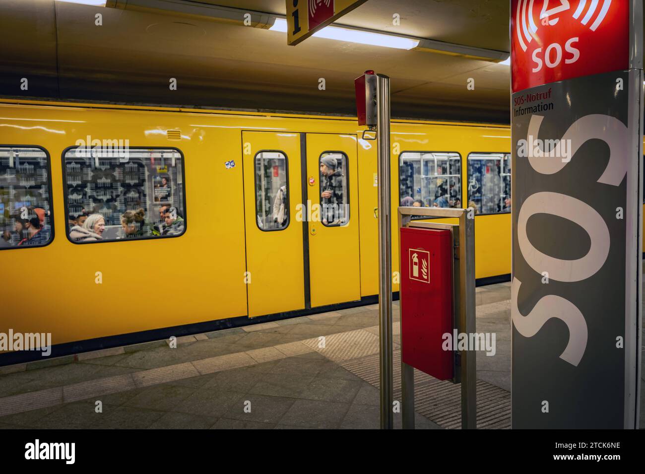 On the u7 line hi-res stock photography and images - Alamy