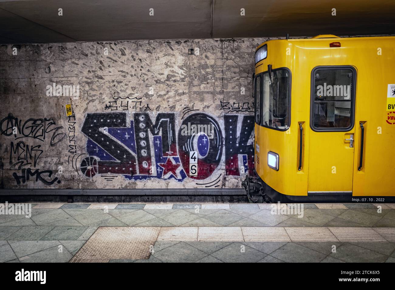 On the u7 line hi-res stock photography and images - Alamy