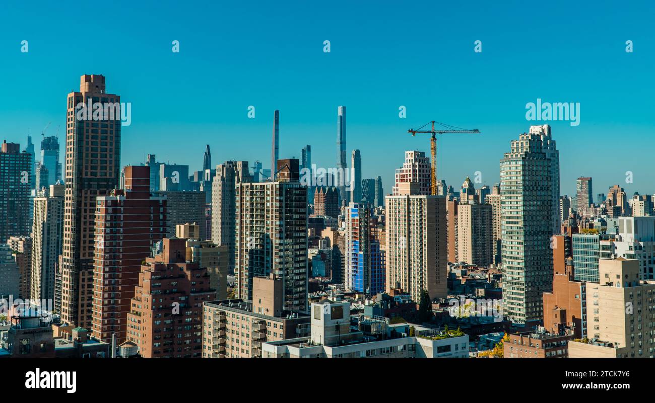 Aerial panorama view of Manhattan seen from Upper East Side rooftop ...