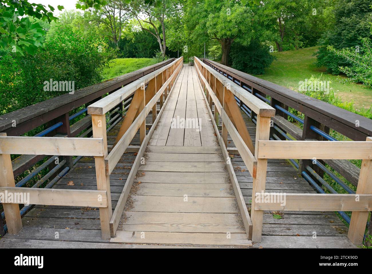 Park footbridge hi-res stock photography and images - Alamy
