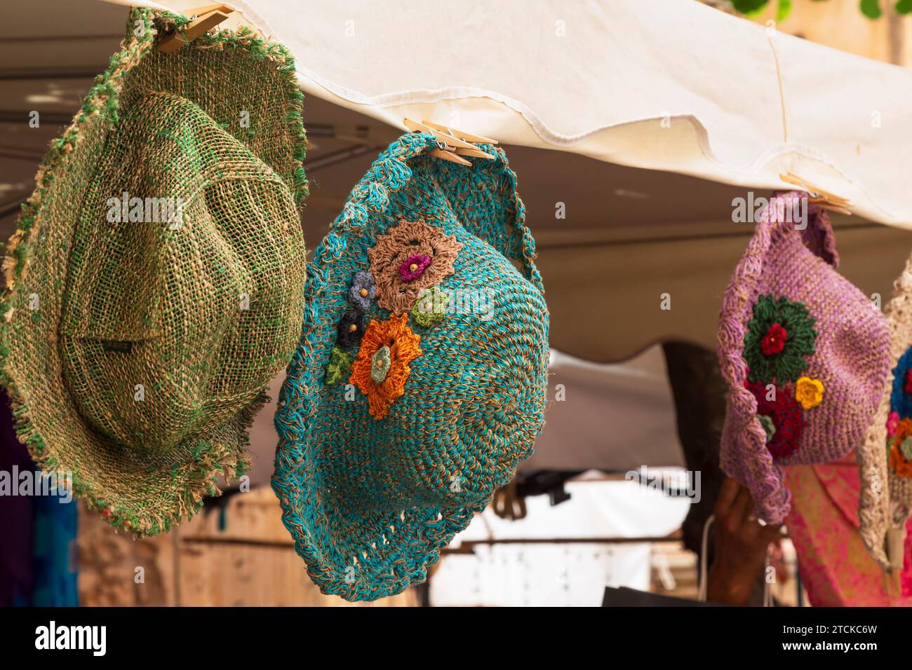 Spanish woven straw hats on a market stall Stock Photo - Alamy
