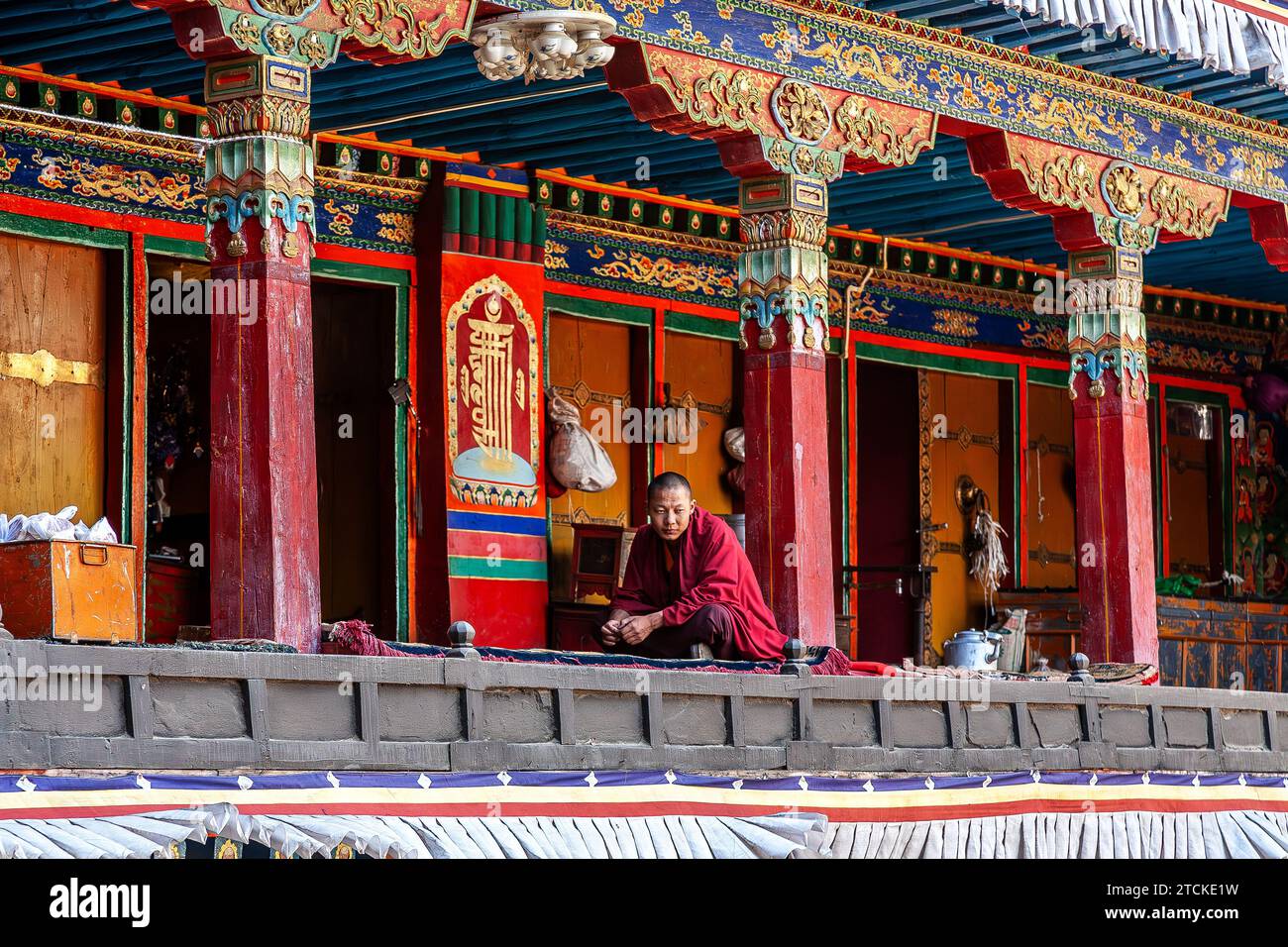 Buddhist monk reading scripture hi-res stock photography and images - Alamy