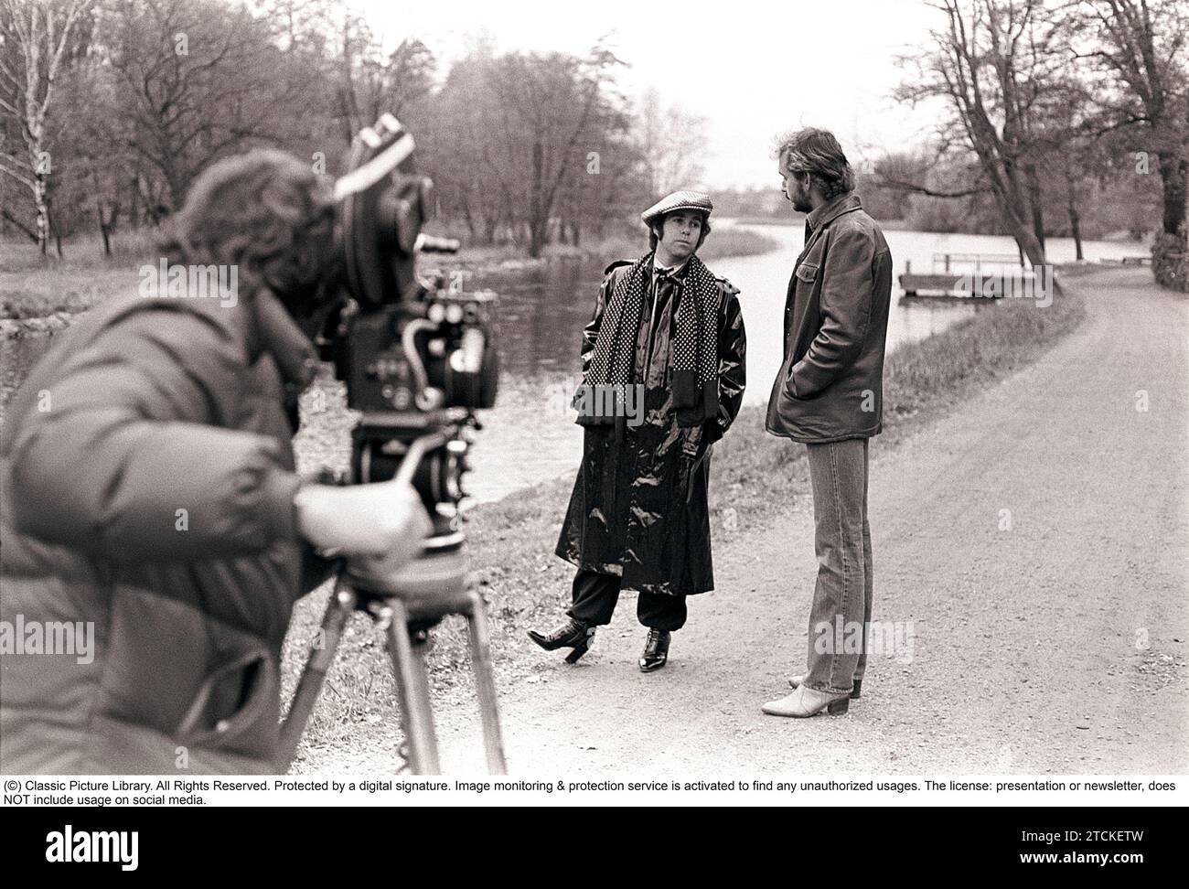 Elton john 1970s portrait hi-res stock photography and images - Alamy