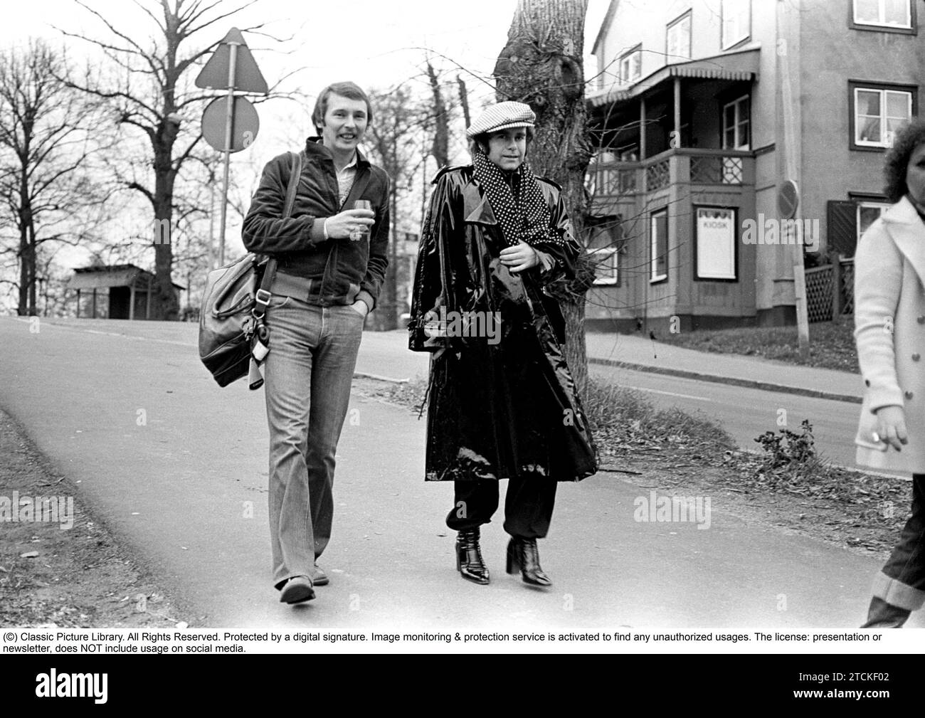 Elton john 1970s portrait hi-res stock photography and images - Alamy