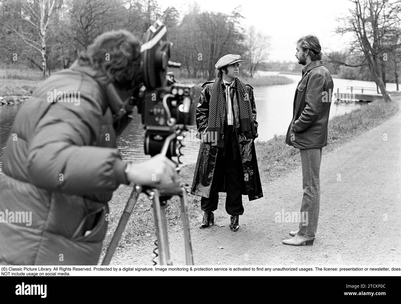 Elton john 1970s portrait hi-res stock photography and images - Alamy