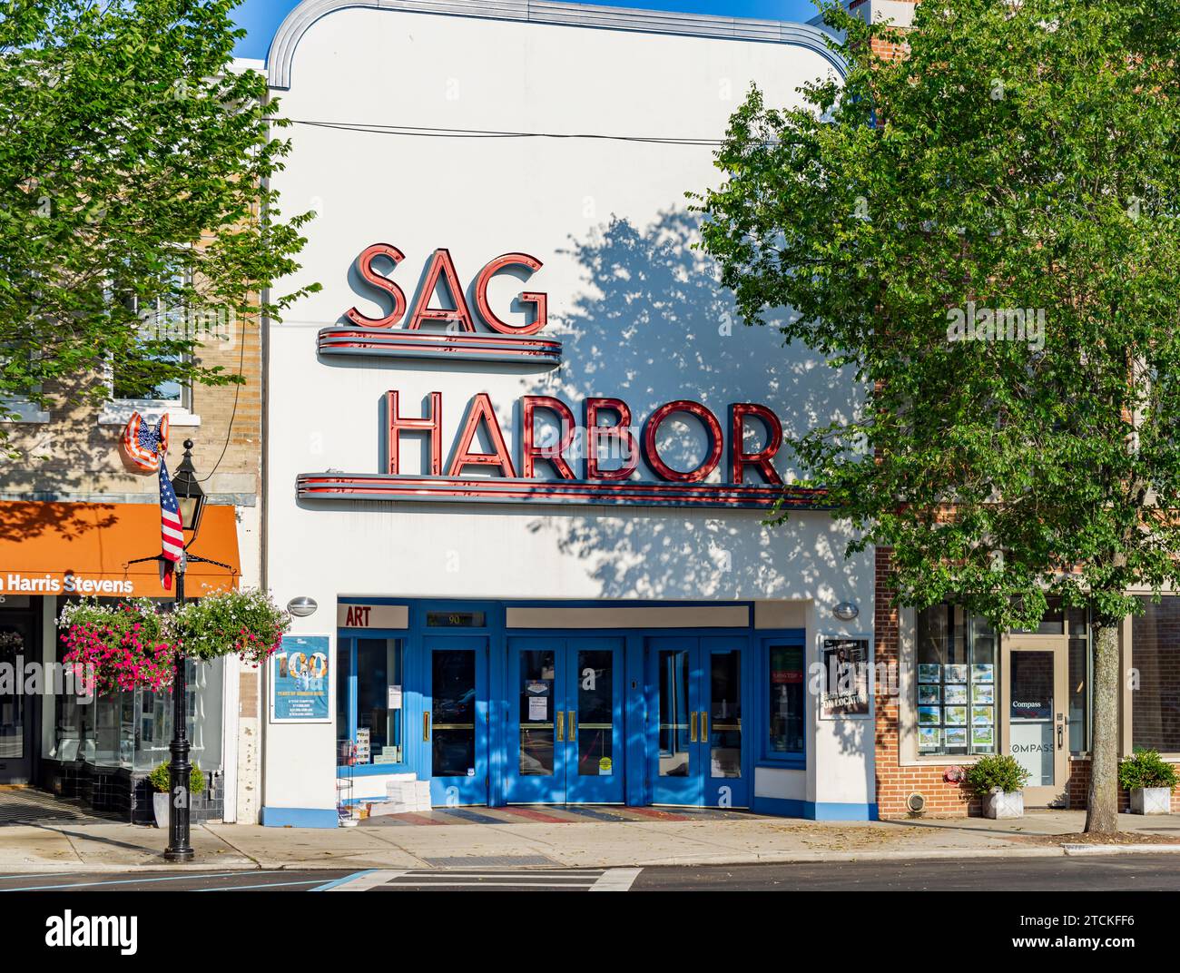 Front exterior of the sag harbor cinema on a summer day Stock Photo - Alamy