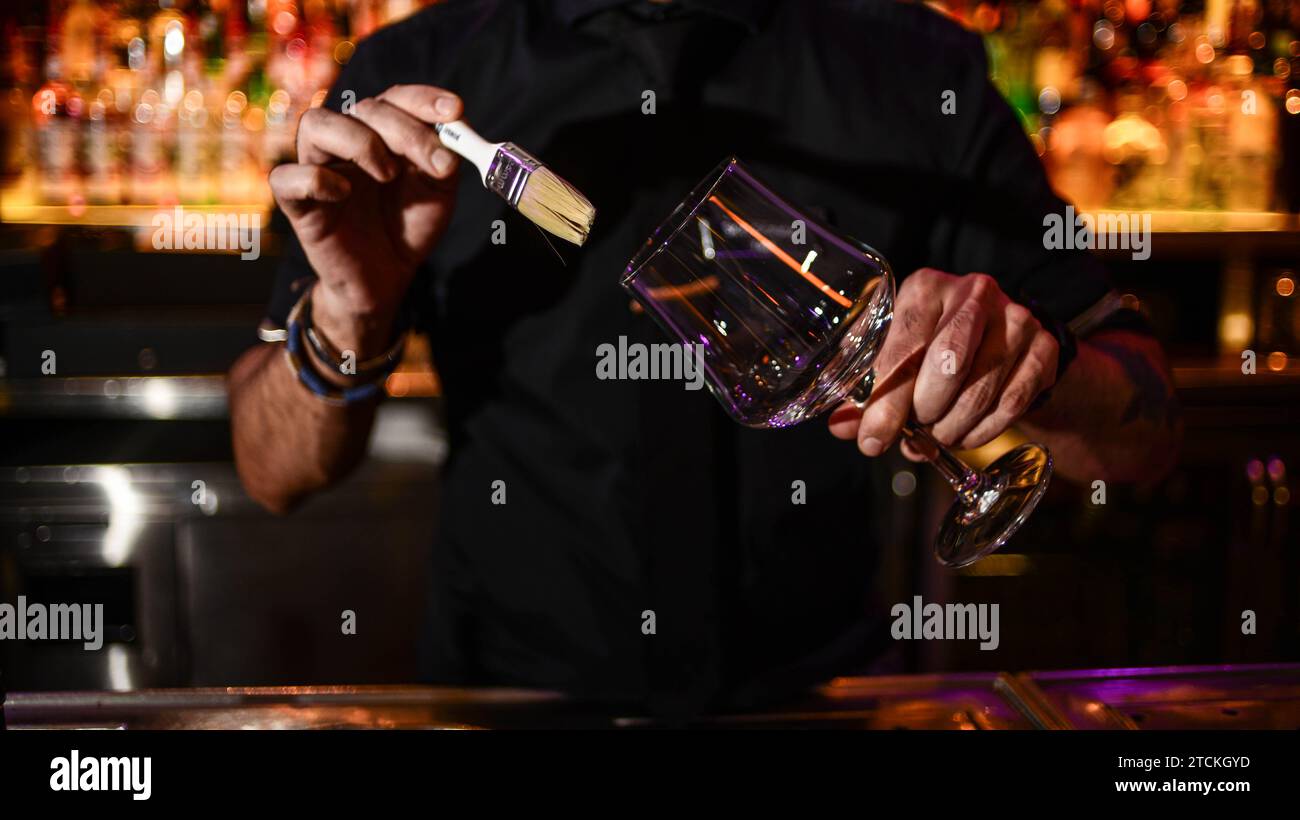 Bartenders skill hi-res stock photography and images - Alamy