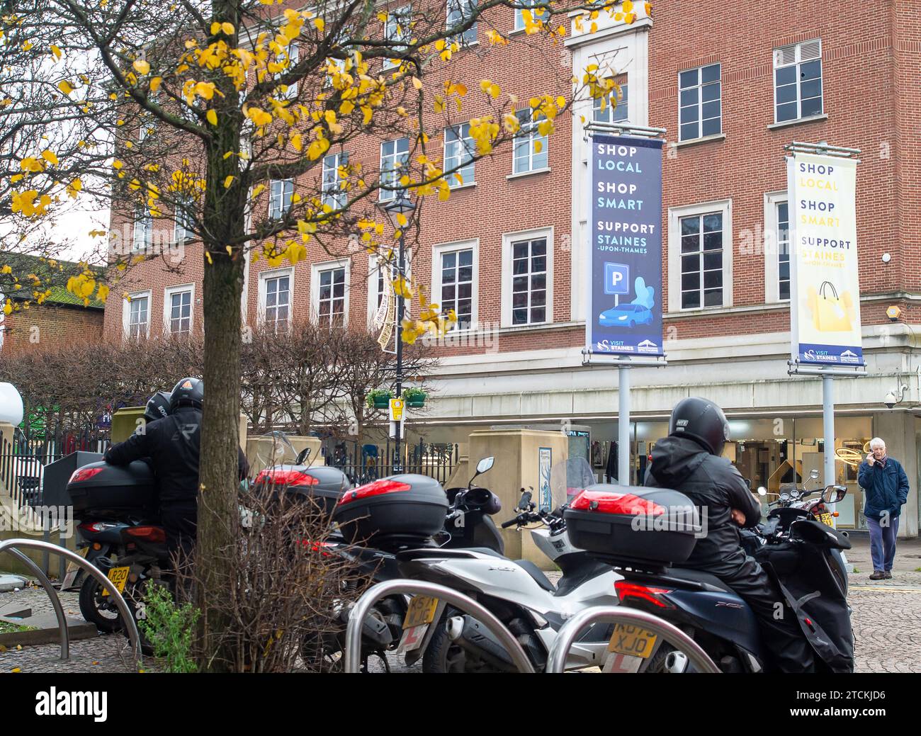 Staines-upon-Thames, UK. 13th December, 2023. Food delivery drivers ...