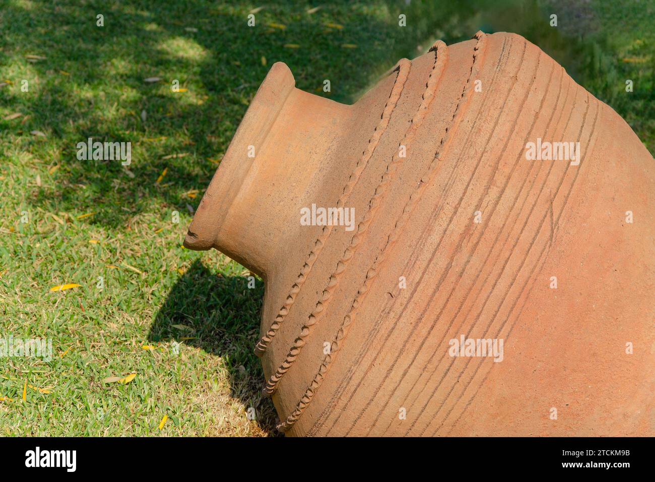 Amphora shape hi-res stock photography and images - Alamy