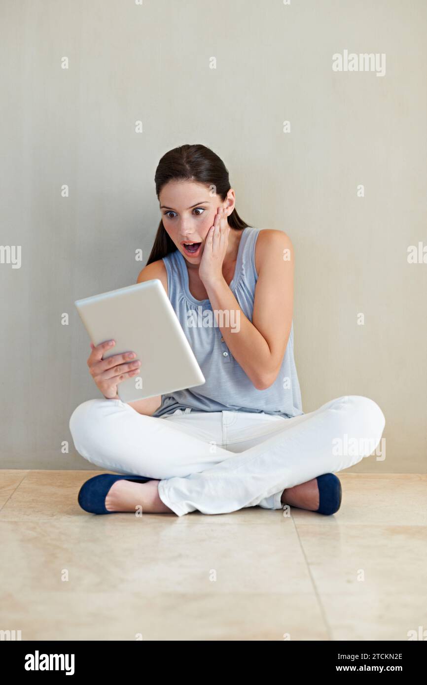 Confused shocked woman gasping hi-res stock photography and images - Alamy