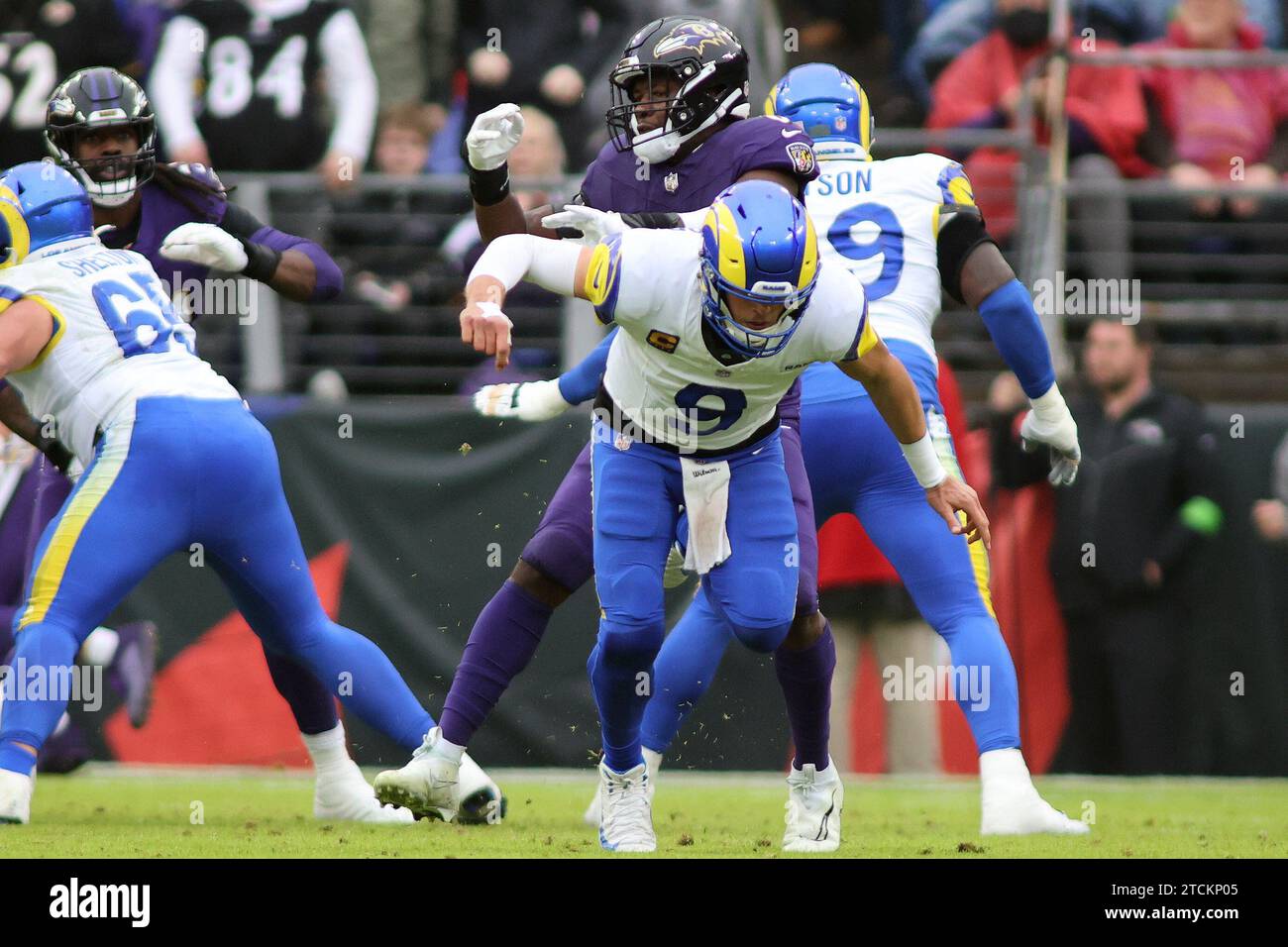 Baltimore Ravens linebacker Roquan Smith (0) lays a hard hit on Los ...