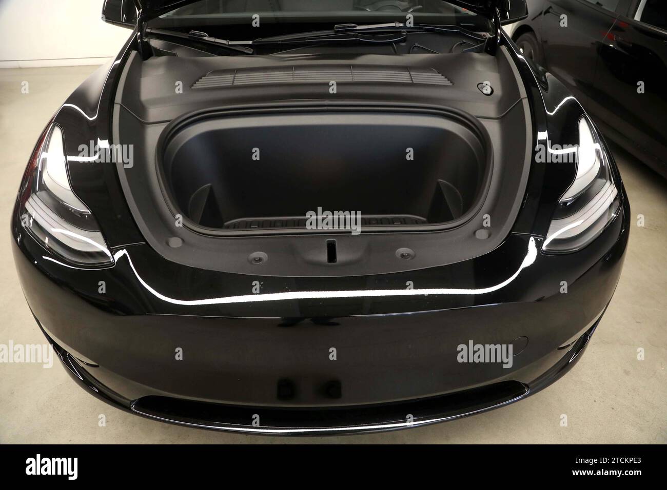 Tesla model y trunk hi-res stock photography and images - Alamy